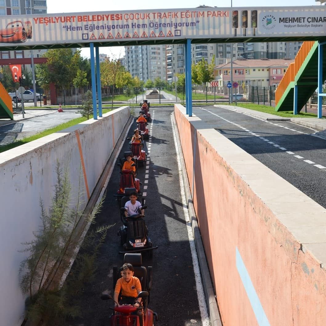 4.sınıflarımız Trafik Eğitim Parkı'nda 4.sınıflarımız Trafik Eğitim Parkı'nda